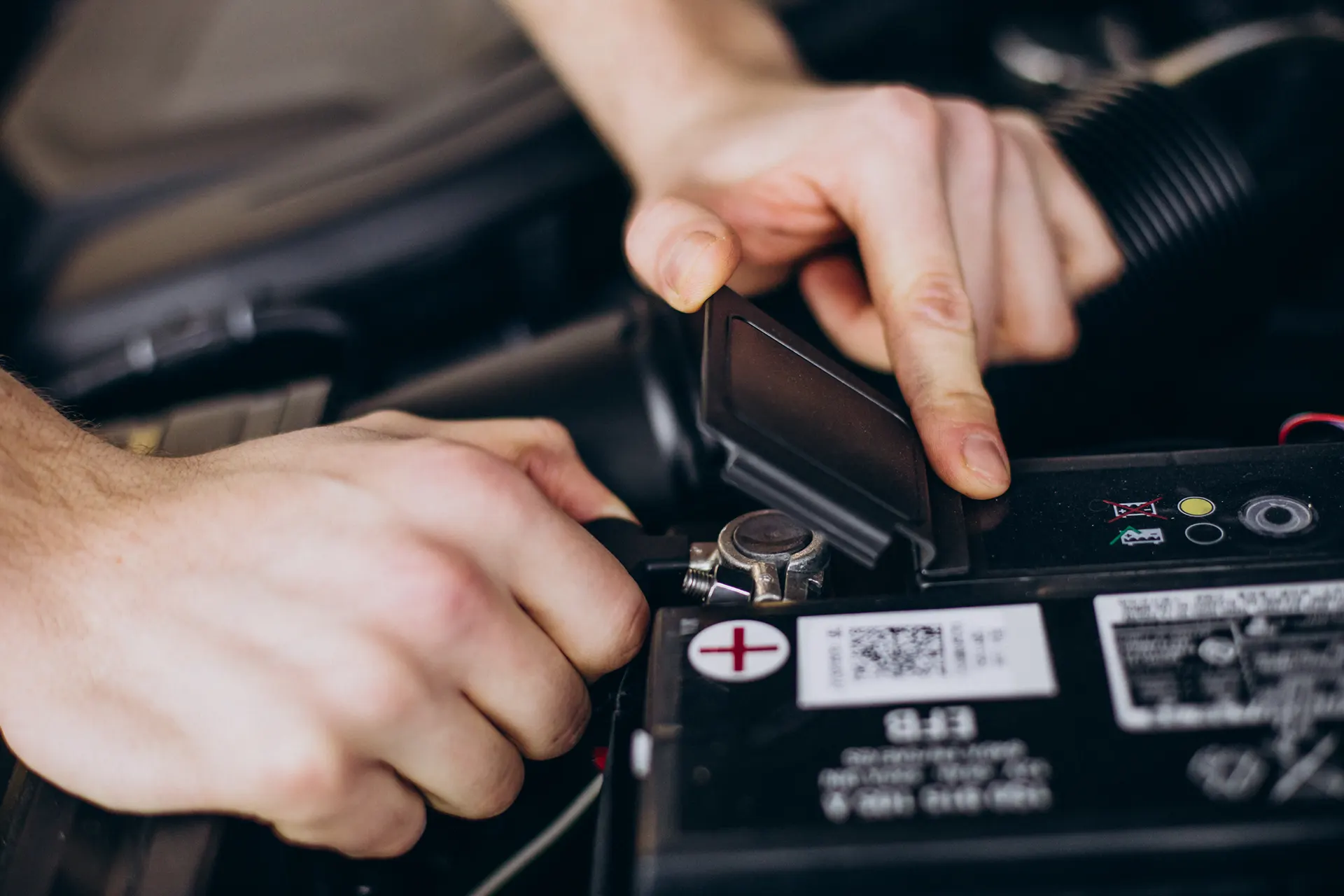 Autobatterie laden: Ladevorgang, Tipps & Faktoren